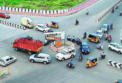 Traffic Signal: Commuters Demand Traffic Signal At Kuruvikaran Salai ...