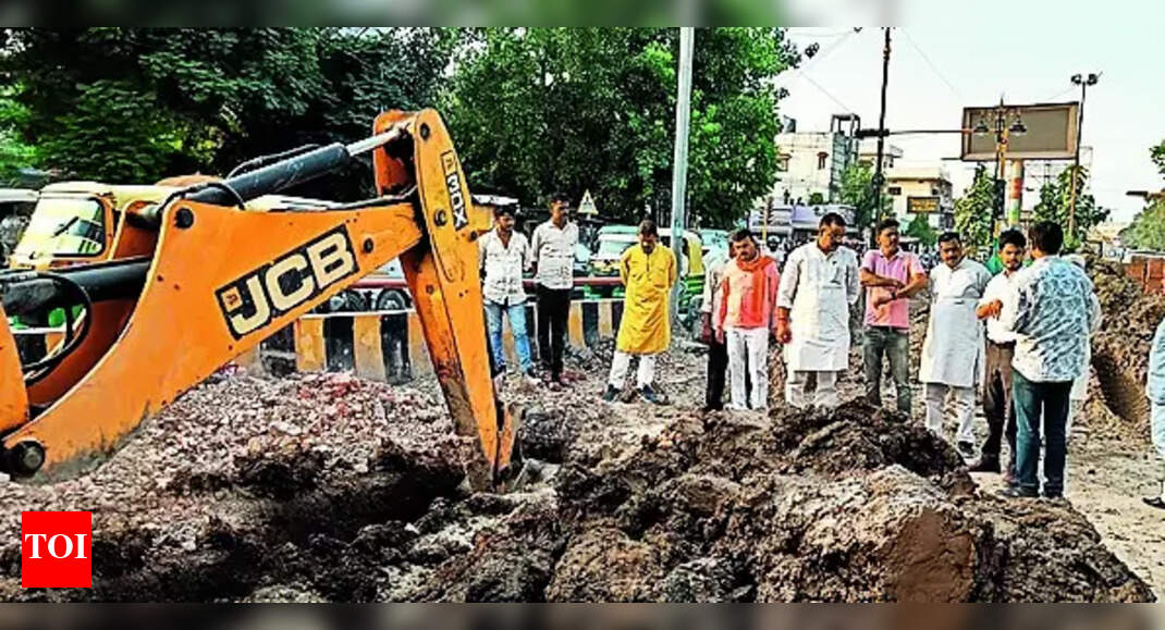 Projects: Expedite Infra Projects, Dm Directs Officials | Varanasi News ...