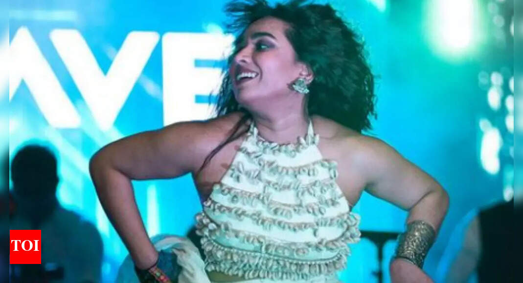 Singer Ishani Davi enthralls audiences with electrifying live ...