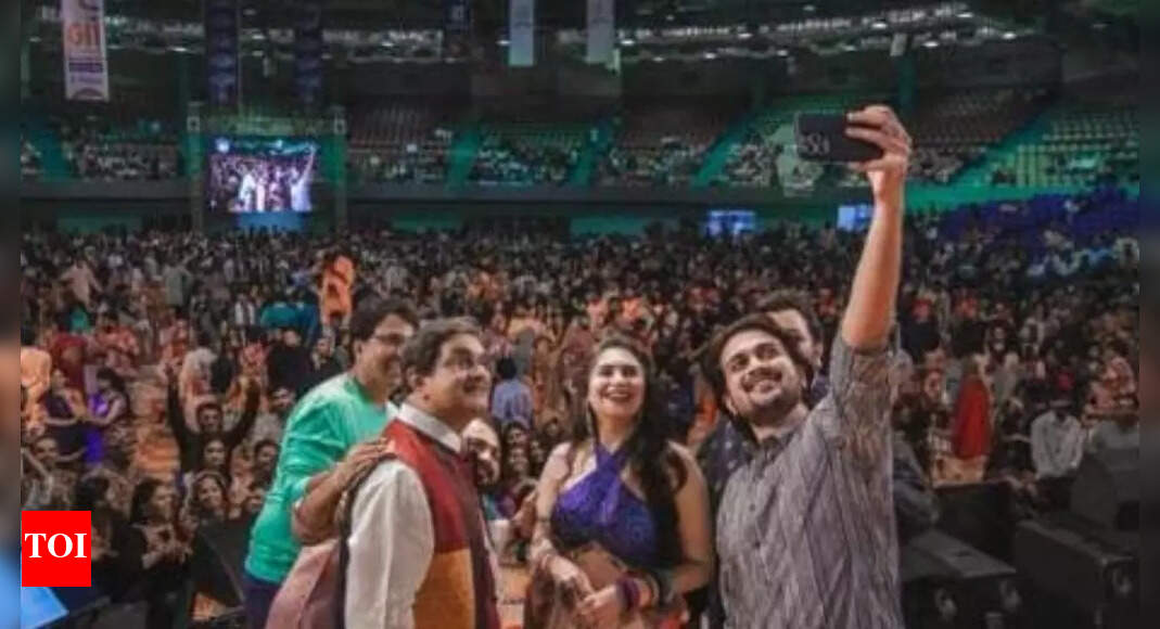 'Hurry Om Hurry' team unveils "Vhalida" song at the pre-Navratri event ...