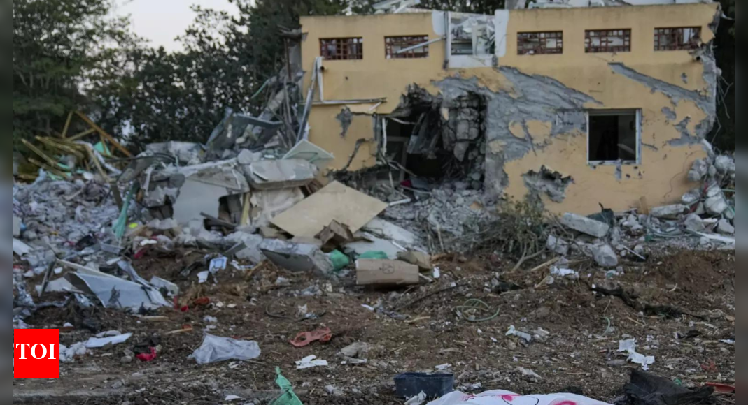 Uk Orders Diplomats Families To Leave Israel Over Security Concerns