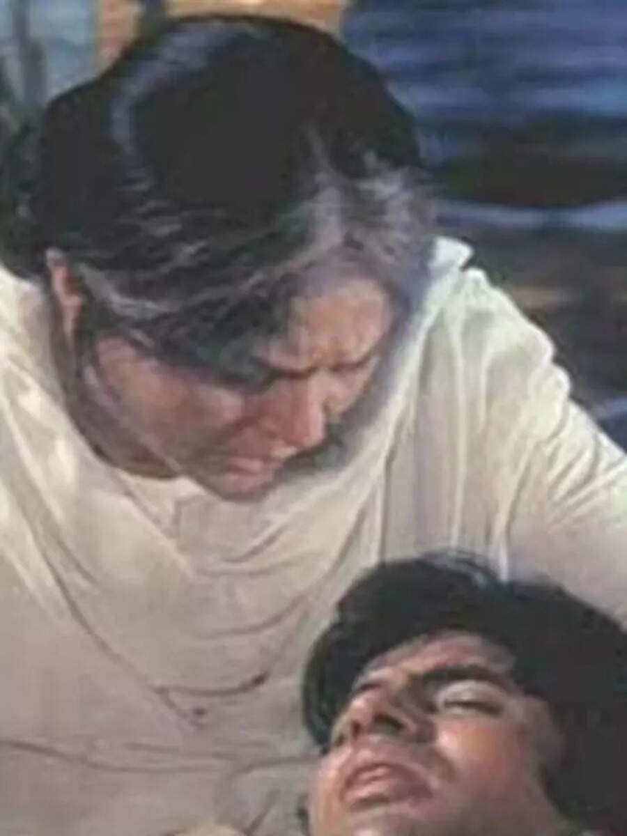 Nirupa Roy Death Anniversary: Deewar To Gharana, Best Movies Of Bollywood's ICONIC Mother | Zoom TV