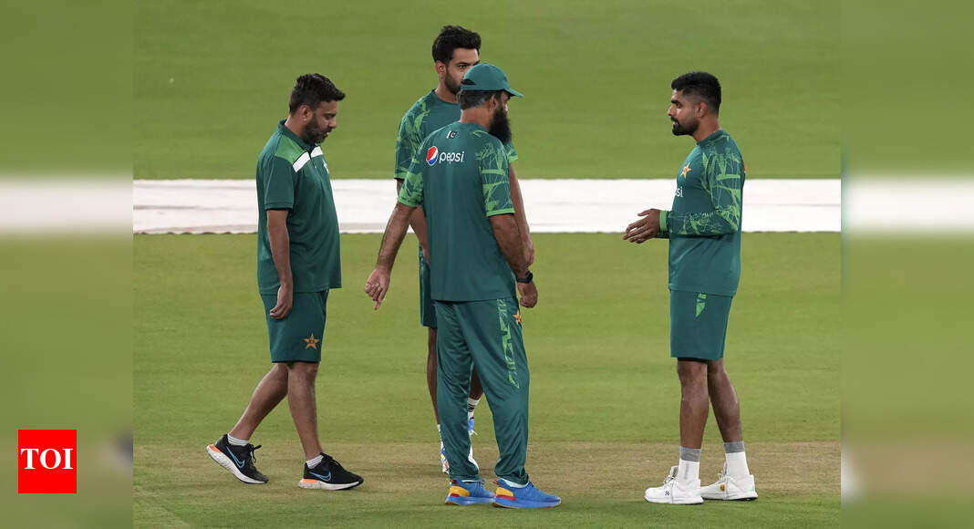 PCB chief Zaka Ashraf motivates Pakistan team ahead of India clash ...