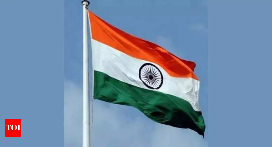 Cleric in UP booked for hoisting religious flag over tricolour ...