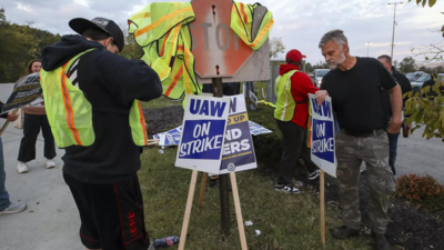 Uaw: UAW breaks pattern of adding factories to strikes on Fridays, says ...
