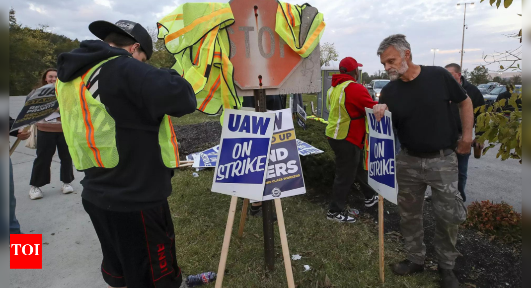 Uaw: UAW breaks pattern of adding factories to strikes on Fridays, says ...