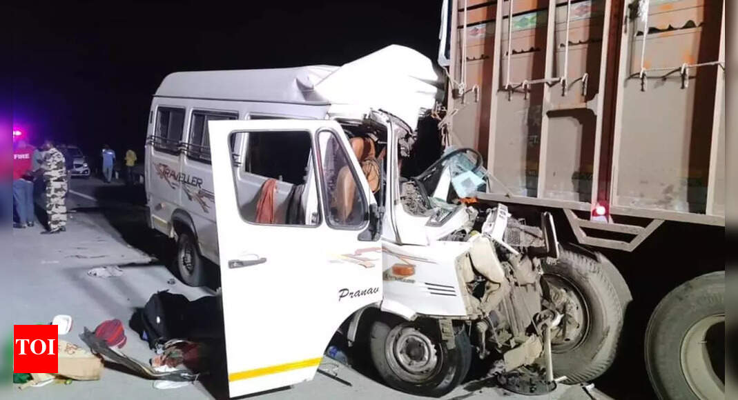 Maharashtra: 12 killed, 23 injured after mini-bus rams into truck on Samruddhi Expressway ...