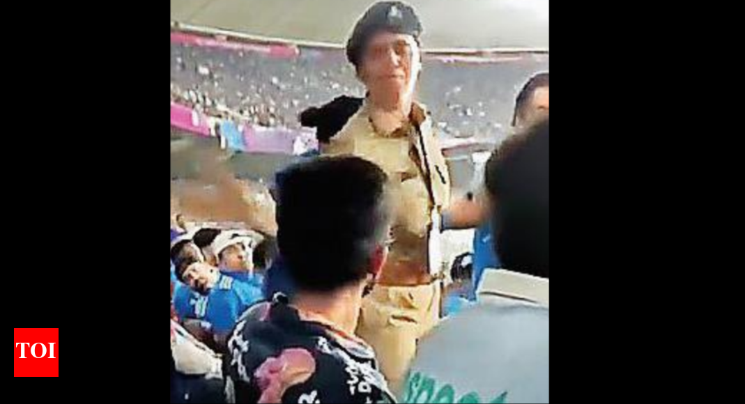 India-Pakistan WC match: Viral video of man slapping woman cop sparks ...