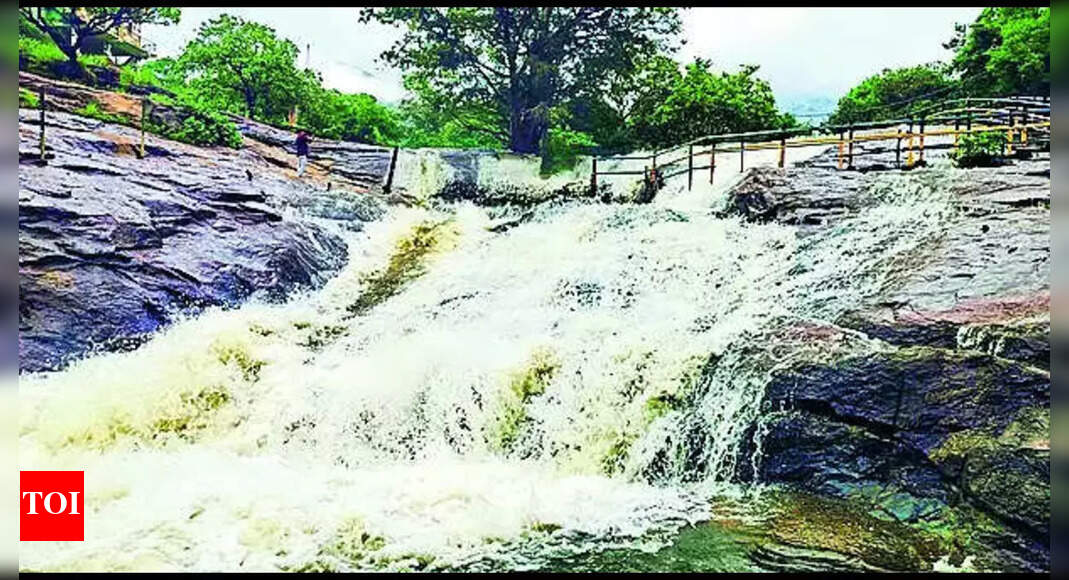 Rain lashes southern Tamil Nadu; flood warning in Manjalar | Madurai ...