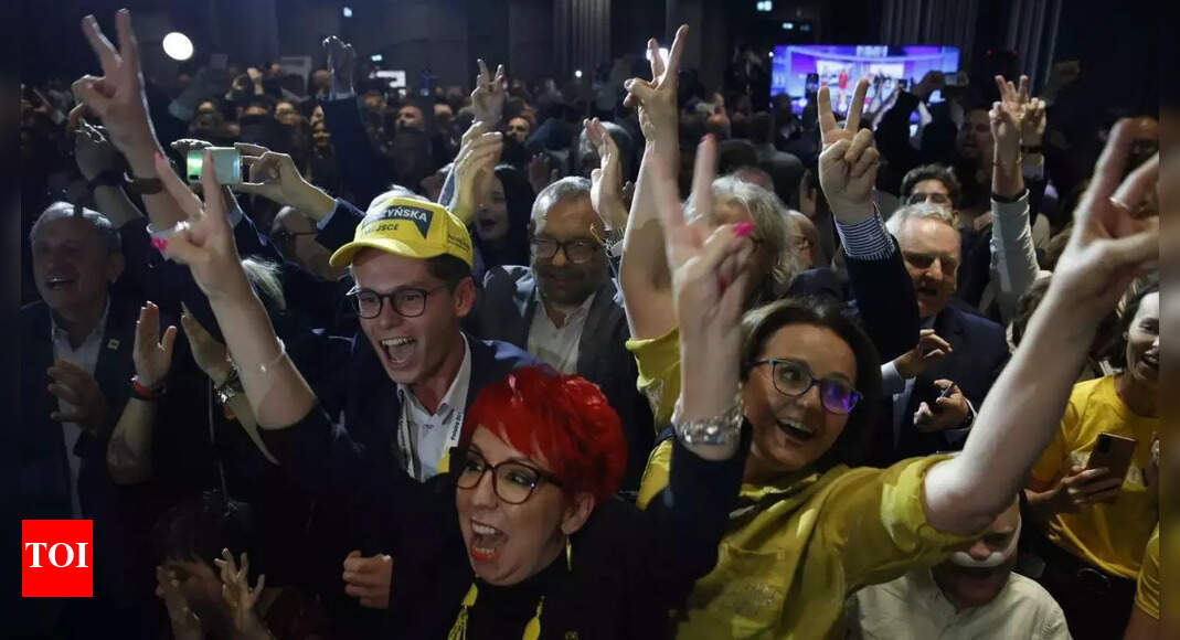 Poles vote in huge numbers for the centrist opposition after 8 years of ...