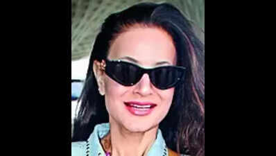 Terms Matching With Generated Keywords: Cheque Bounce Case: Ameesha Patel’s Advocate Seeks ...