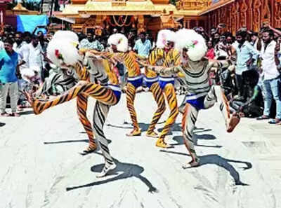 Tiger Dance: Pili Vesha Competitions To Add Vibrancy To Dasara Fest ...