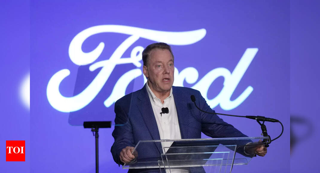 Ford executive chair calls for end of auto strike - Times of India