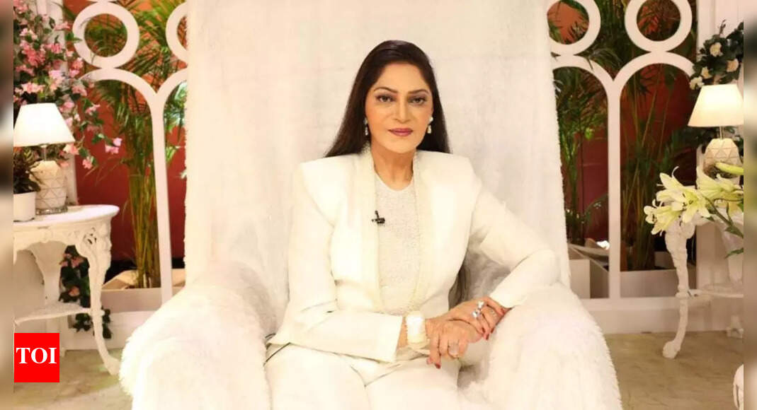 Simi Garewal recalls a bold interview with Rekha; says, 'Asking about ...