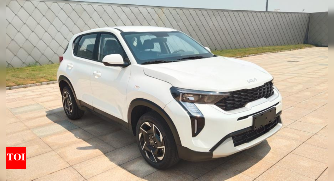 Kia Sonet facelift's design leaked: Seltos-inspired tail lights, new ...
