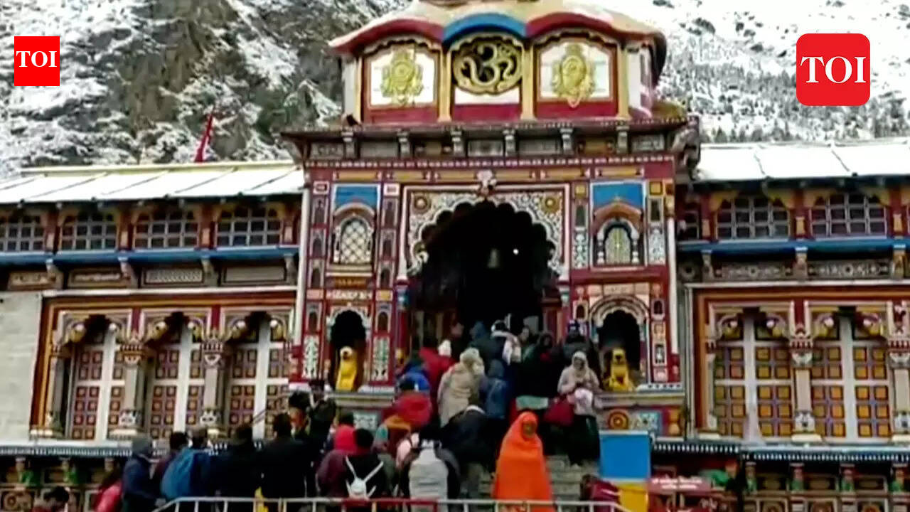 Uttarakhand: Layer of snow envelops areas in Badrinath Dham