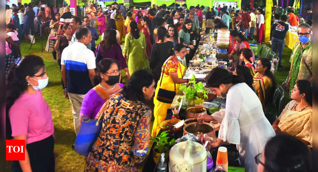 Food fiesta & more: Durga Puja a cultural extravaganza | Delhi News ...