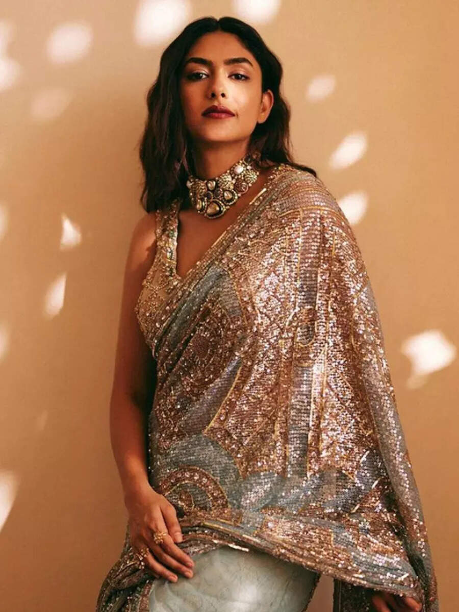 Best ethnic looks of Mrunal Thakur which are perfect for the festive ...