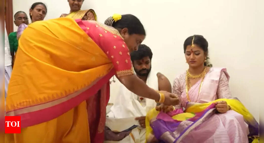TV Presenter Shivajyothi shares a video of her 'Odi Biyyam' ceremony on ...