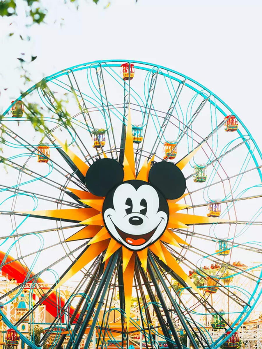 Discover the most enchanting and thrilling theme parks in the world ...