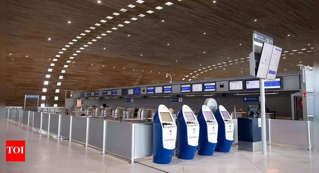 France Airport: Six French airports evacuated after 'threats of attack ...