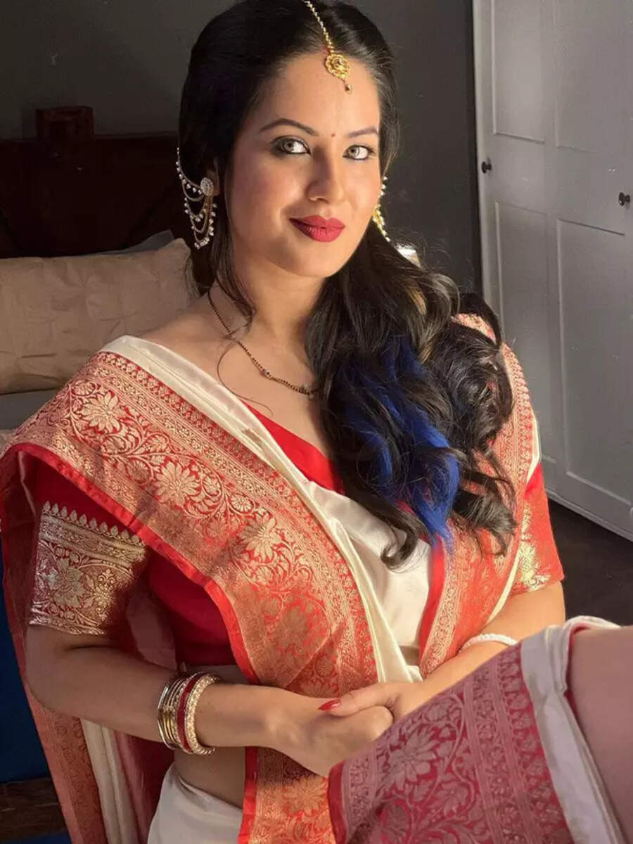 Puja Banerjee dazzles in elegant sarees that redefine Bengali glamour ...