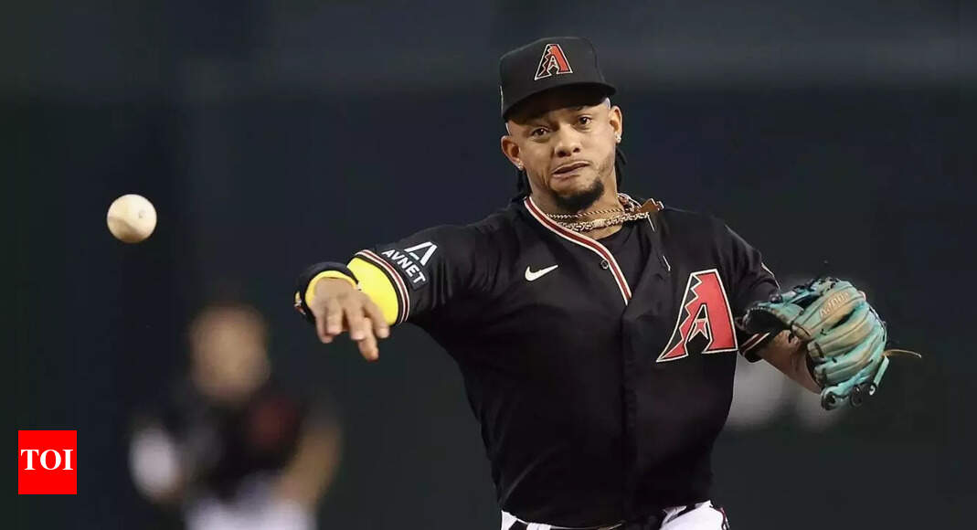 Arizona Diamondbacks stays alive with thrilling 2-1 win over ...