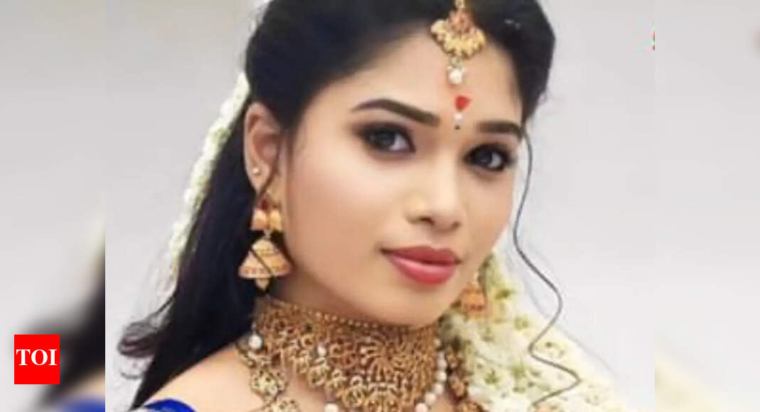 Actress Vaishu announces her exit from the TV show 'Kannedhirey ...