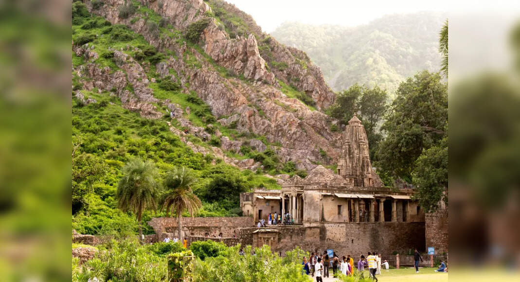 A guide to visiting the supposedly haunted Bhangarh Fort, Rajasthan ...