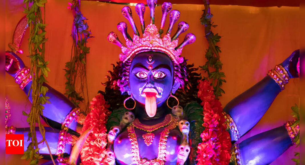 Navratri 2023 Day 7: Puja vidhi and bhog to offer Maa Kalratri - Times ...