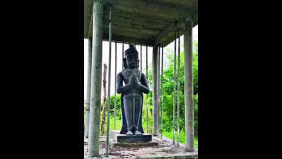 Statue: To Rise From Obscurity, Man Builds His Own Statue With Lifetime ...