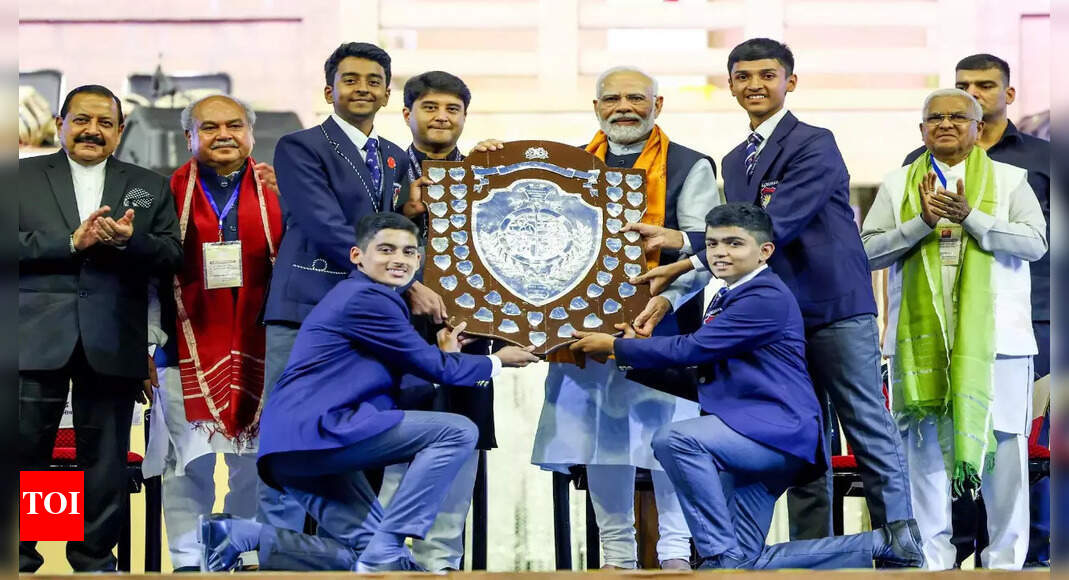 Modi: Eye on 2024, PM Modi calls for blitz of welfare schemes | India ...