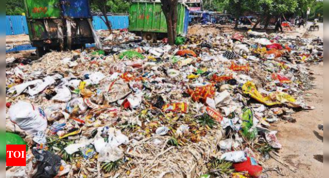 Sanitation Workers: Garbage Piles Up As Stalemate Continues, Safai ...
