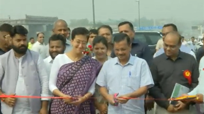 Delhi CM Arvind Kejriwal inaugurates Sarai Kale Khan flyover | Delhi ...