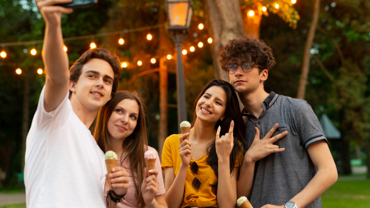 Is It Important For Your Girlfriend To Like Your Friends? Here's The ...