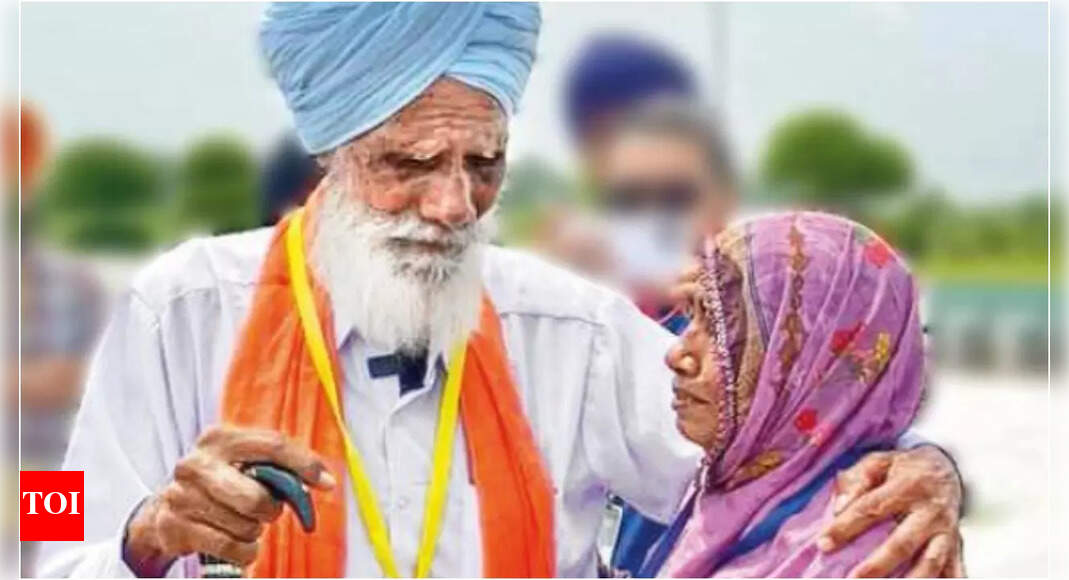 Pakistan Long Lost Cousins From India Pakistan Reunite After 76 Years