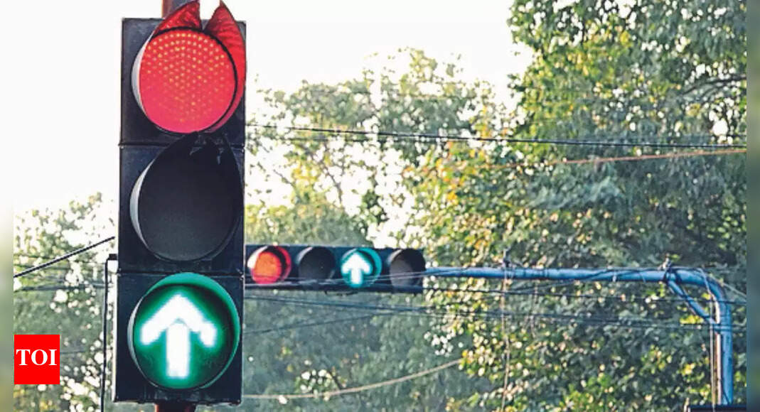 New automated traffic signals erratic: Police | Pune News - Times of India