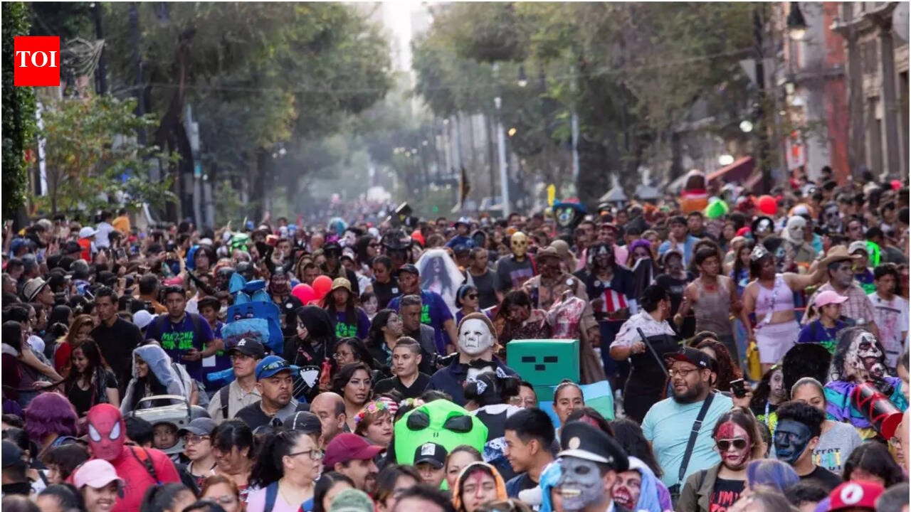 Zombies walk Mexico City streets