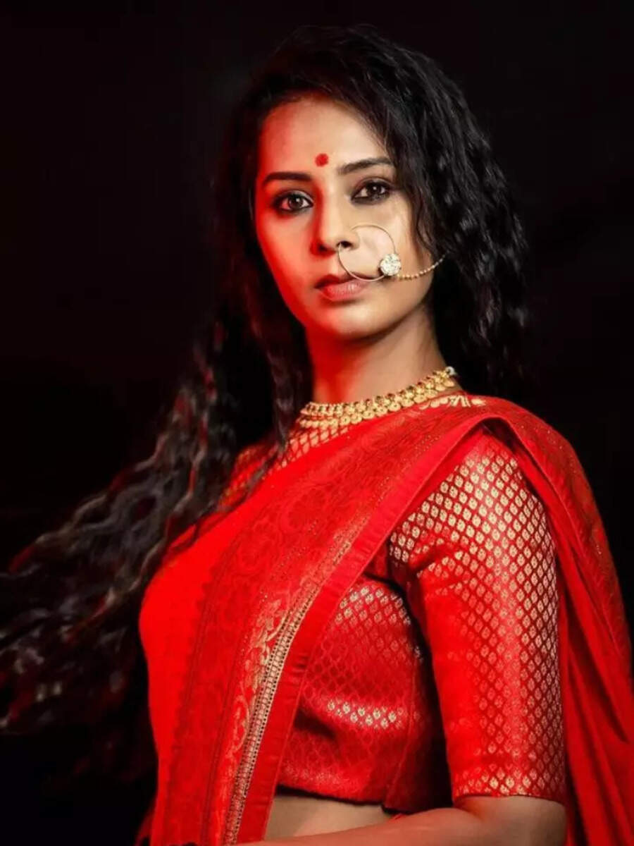 Ishitha Varsha's captivating Navratri look | Times of India