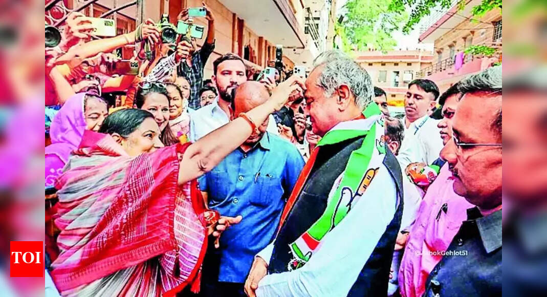 Ticket: Veteran Bjp Mla Vyas Dropped Because Of Her Praise For Me: Cm ... Ticket: Veteran Bjp Mla Vyas Dropped Because Of Her Praise For Me: Cm ...