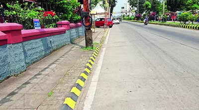 Pedestrians: Footpaths Without Proper Kerbs Hazard For Pedestrians ...