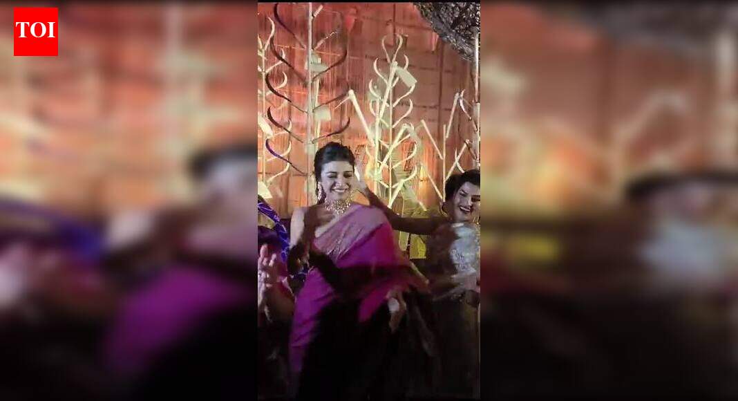 Sauraseni Maitra, Sanjana Banerjee and Ushasi Ray spotted dancing at ...