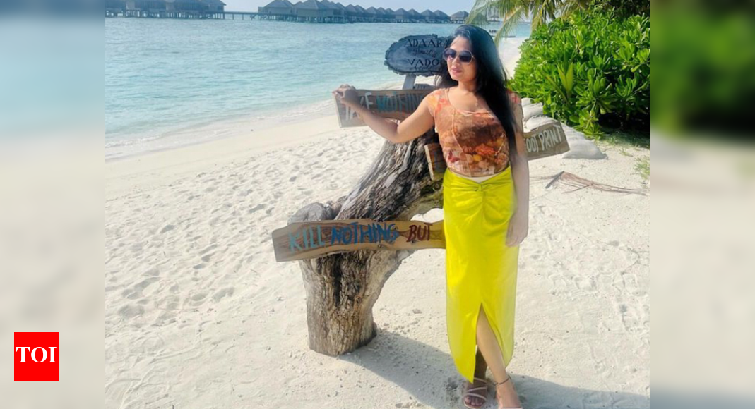 Kayal actress Ishwarya Ravichandran enjoys a vacation with friends in ...
