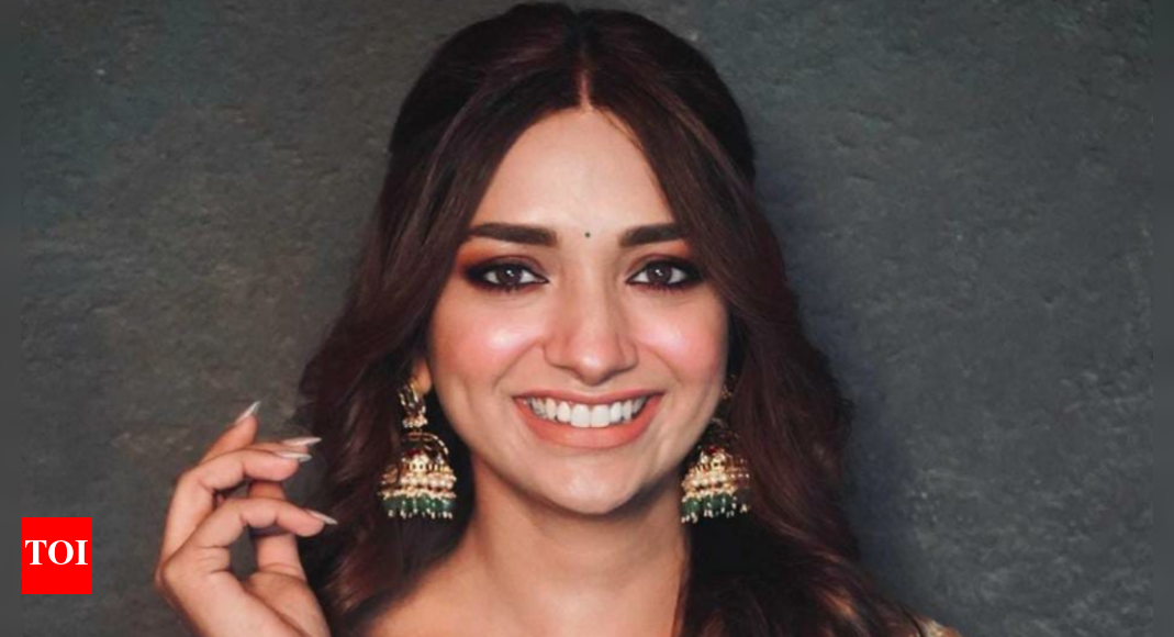 Bigg Boss OTT2 fame Jiya Shankar takes a break from social media ...