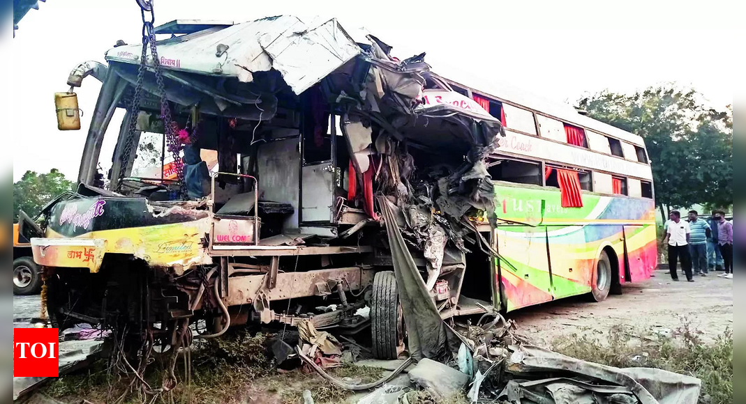 Health Care: City hospital doc among 2 dead as bus rams truck near Daund; 30 injured | Pune News ...