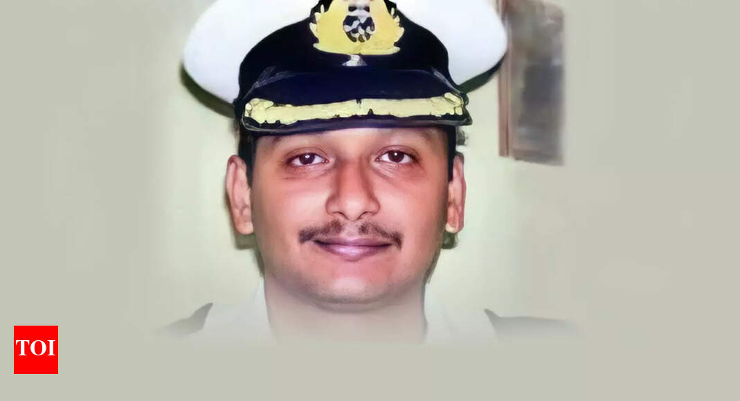 Indian Navy Qatar: Indian Navy Commander Sugunakar Pakala crossed ...
