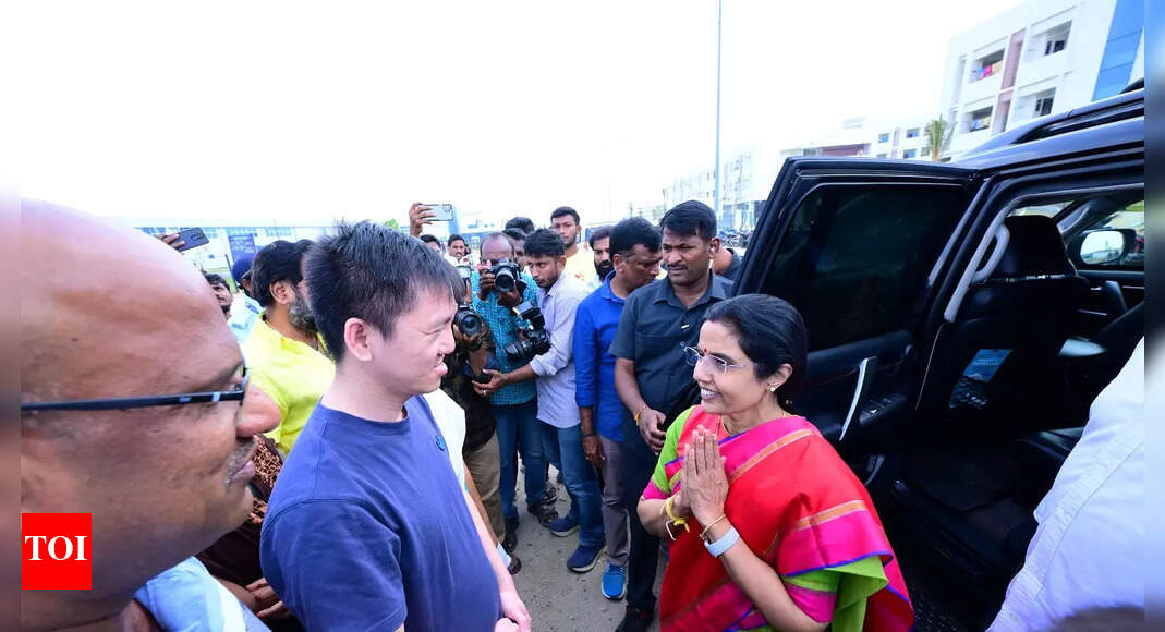 Chandrababu Naidu's arrest: TCL staff members extend solidarity to Nara Bhuvaneswari | Amaravati ...