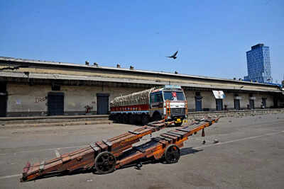 Mathadi workers' strike in support of Maratha quota disrupts transport ...