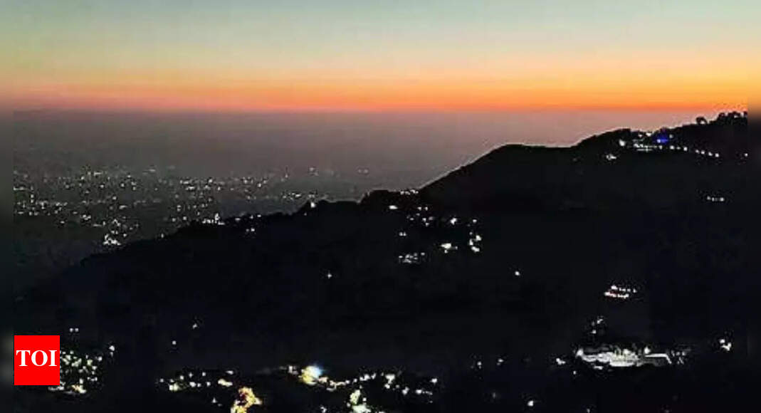 'Winterline' appears, enthralls tourists in Mussoorie | Dehradun News ...