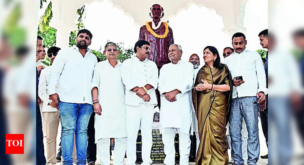 Thakur: Nitish Tells Anand Mohan To Work With ‘confidence’ | Patna News ...